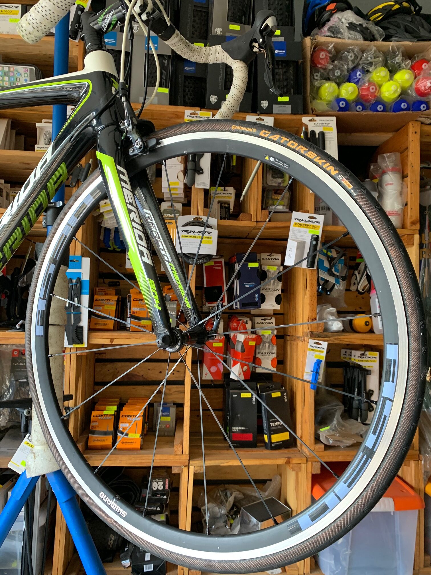 PRE-OWNED MERIDA REACTO FULL CARBON ROAD BIKE - iNFiNiTY Baisikeli